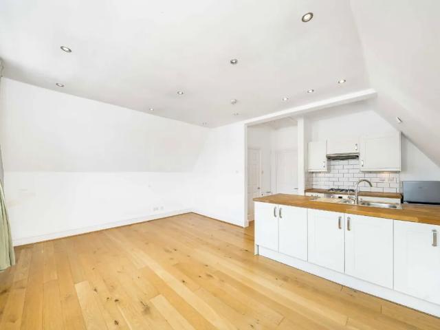 Apartment at Streatham High Road, Greater London