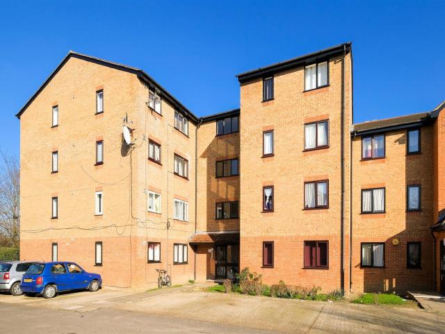Apartment at Streamside Close, Greater London