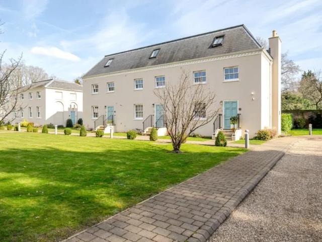 Apartment at Stroude Road cycle path, Borough of Runnymede