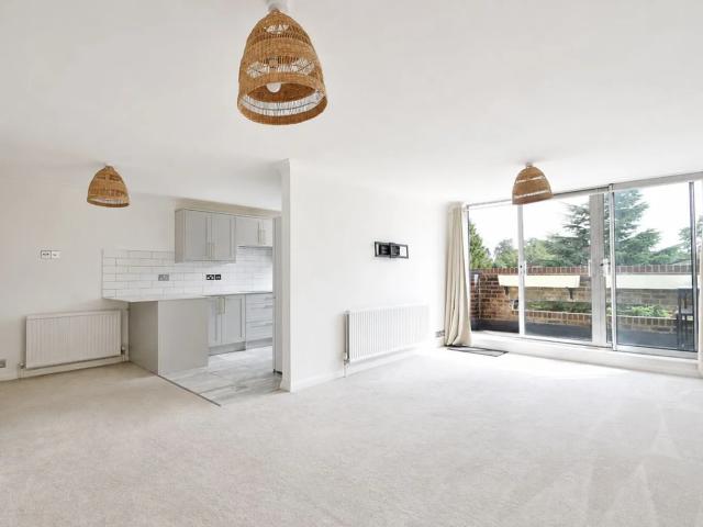 Apartment at Stroudwater Park, Elmbridge