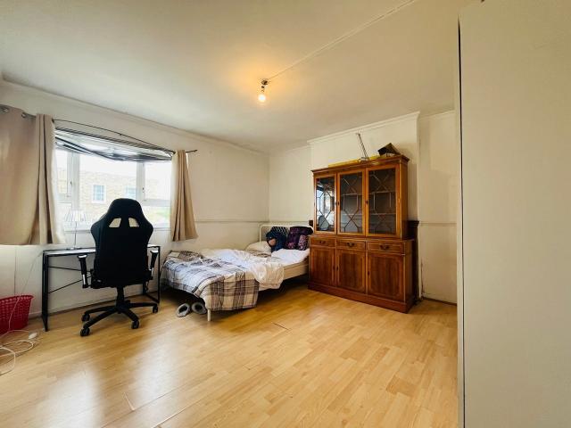 Apartment at Sutherland Square, Greater London