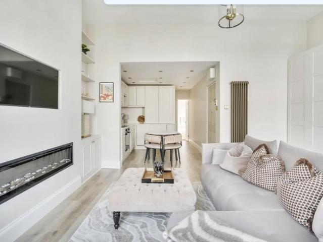 Apartment at Sutherland Street, City of Westminster