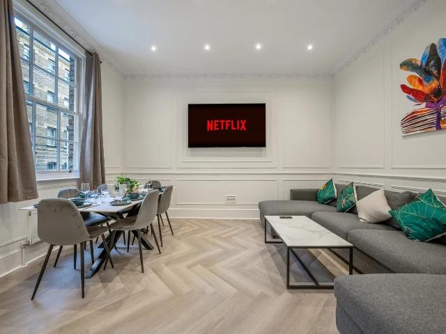 Apartment at Sutherland Street, City of Westminster
