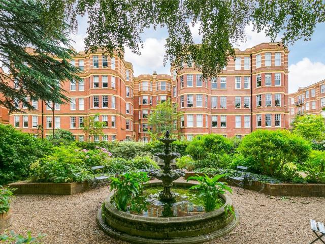 Apartment at Sutton Court, Greater London