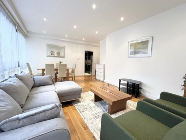 Apartment at Sutton Court Road, Greater London
