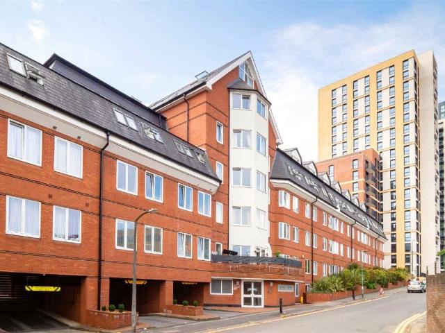 Apartment at Sutton Court Road, Greater London