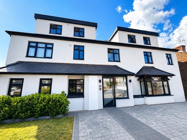 Apartment at Suttons Gardens, Greater London