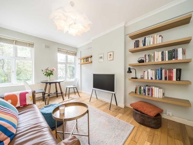 Apartment at Sudbourne Road, Greater London