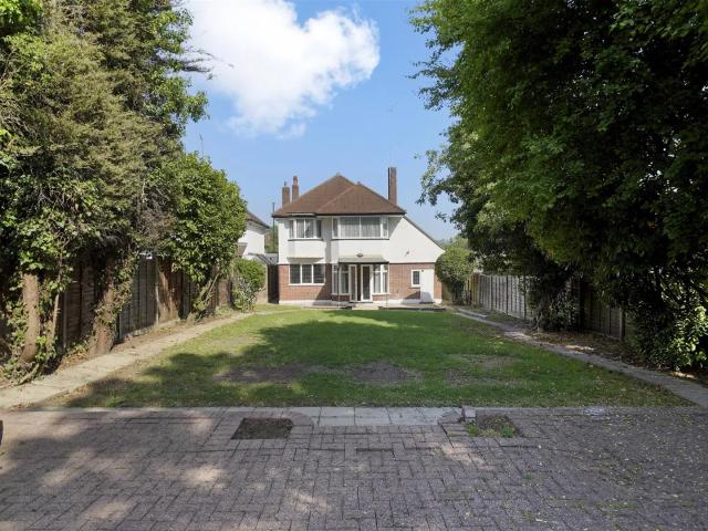 Apartment at Sudbury Court Drive, Greater London