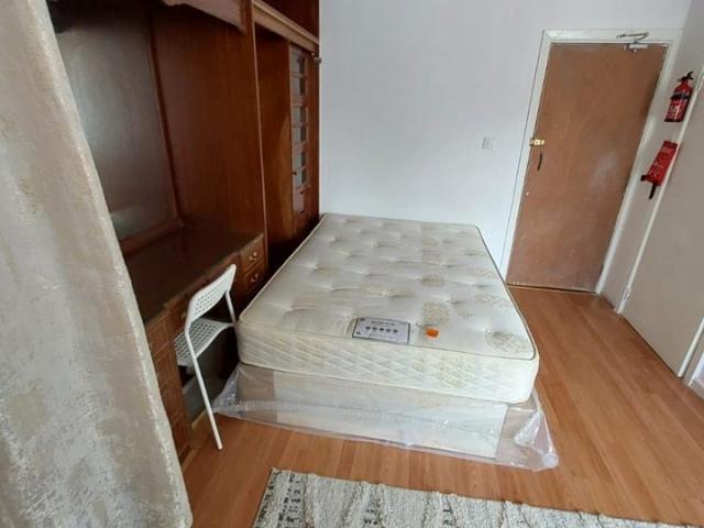 Apartment at Sudbury Hill Close, Greater London
