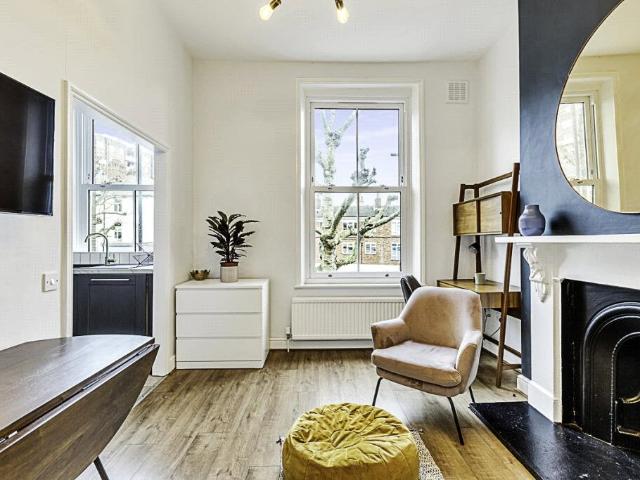 Apartment at Sulgrave Road, Greater London