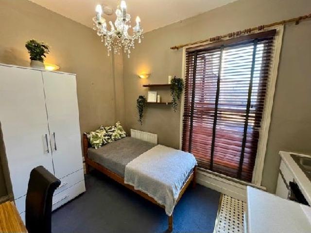 Apartment at Sulgrave Road, Greater London