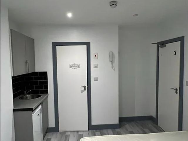 Apartment at Summit Road, Greater London