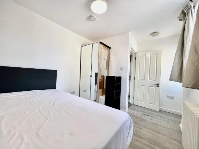 Apartment at Sunbury Way, Greater London