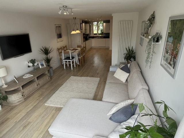 Apartment at Sunbury Lane, Greater London