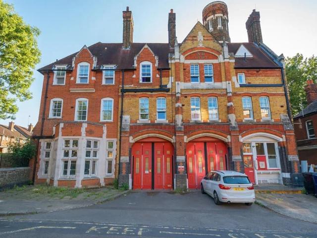Apartment at Sunbury Street, Greater London