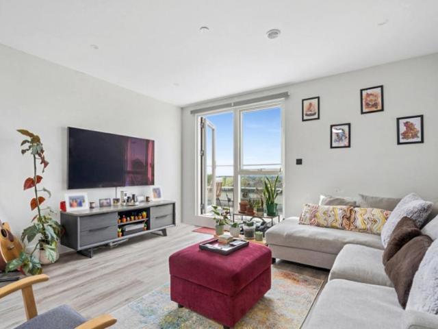 Apartment at Sunningdale Avenue, Greater London