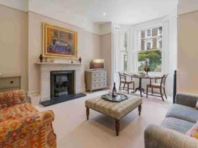 Apartment at Sunningdale Gardens, Greater London