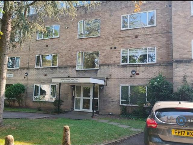 Apartment at Sunningfields Road, Greater London