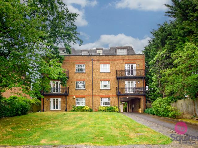 Apartment at Sunningfields Road, Greater London