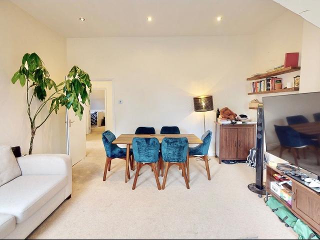 Apartment at Sunningfields Road, Greater London