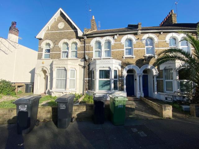 Apartment at Sunninghill Road, Greater London
