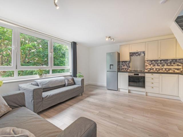Apartment at Surrey Lane, Greater London
