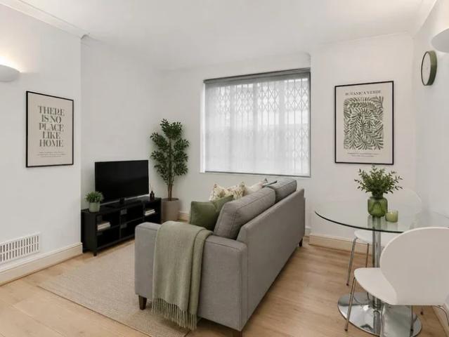 Apartment at Sussex Gardens, City of Westminster