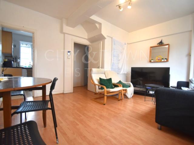 Apartment at Sweeney Crescent, Greater London