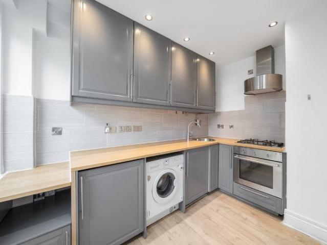 Apartment at Sweeney Crescent, Greater London