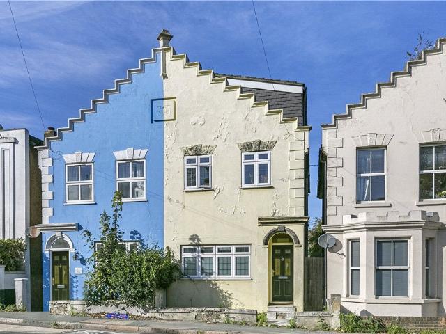 Apartment at Sweeps Lane, Borough of Runnymede