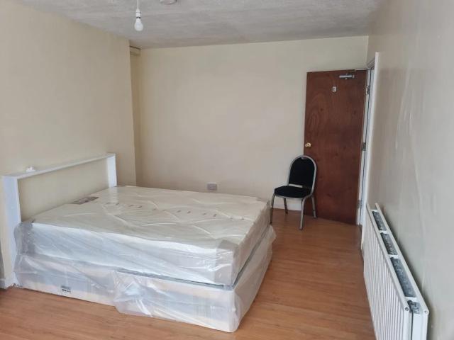 Apartment at Swinford Gardens, Greater London