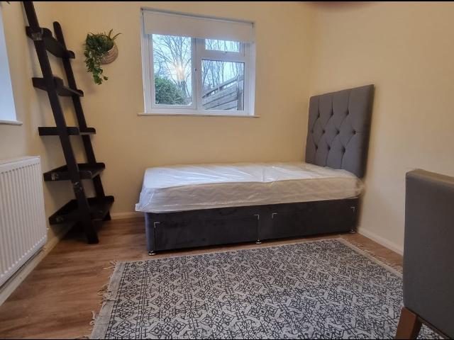 Room at Swiss Avenue, Watford