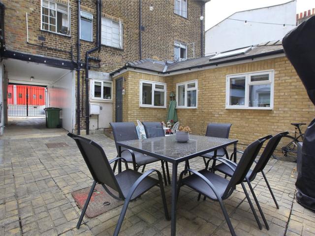Apartment at Sycamore Mews, Greater London