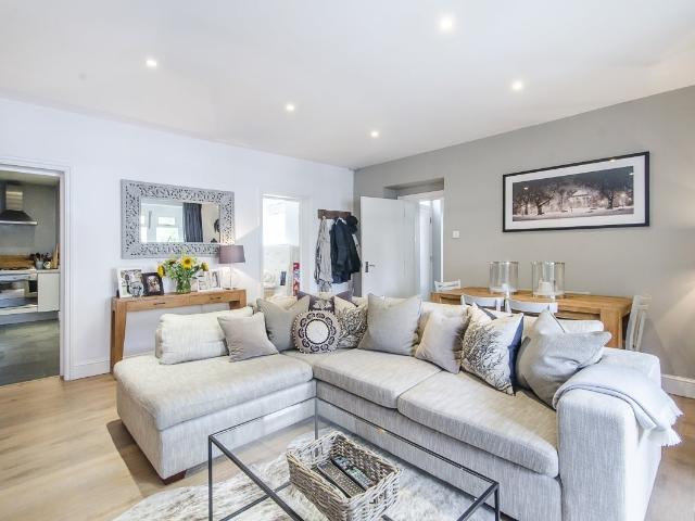 Apartment at Sycamore Mews, Greater London