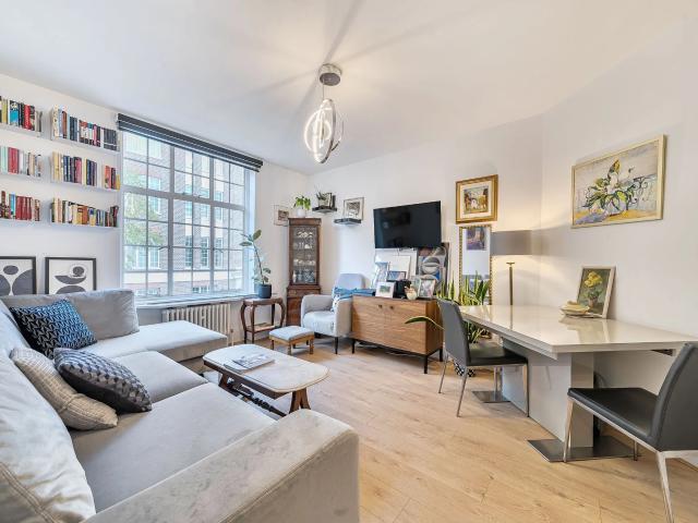 Apartment at Sydney Street, Greater London