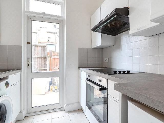 Apartment at Sylvan Avenue, Greater London
