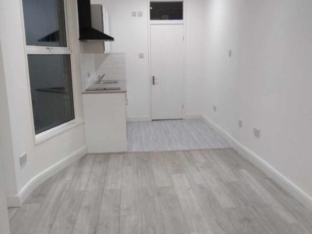 Apartment at Sylvan Avenue, Greater London