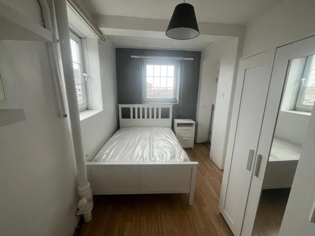 Room at Potier Street, Greater London