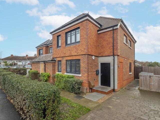 Apartment at Potters Grove, Greater London
