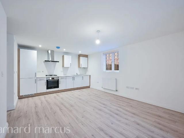 Apartment at Potters Grove, Greater London