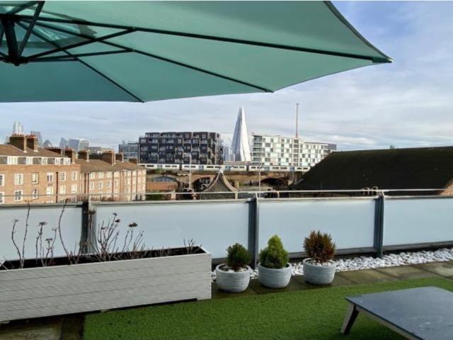 Apartment at Pocock Street, Greater London