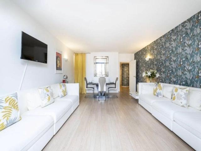 Apartment at Cromwell Road, Greater London