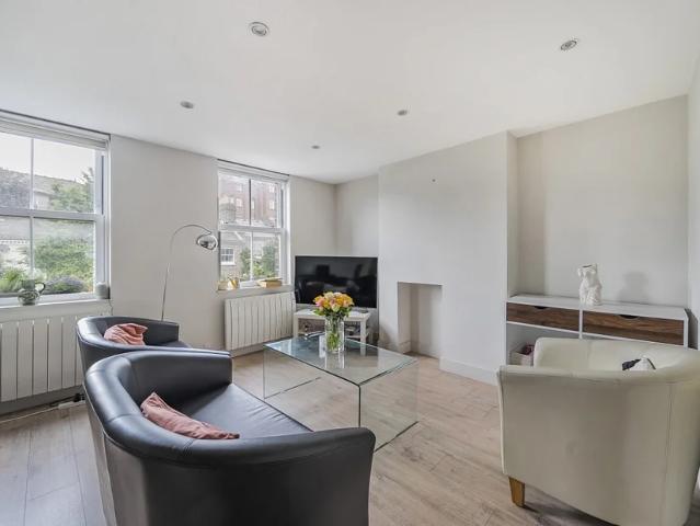Apartment at Ponsonby Road, Greater London