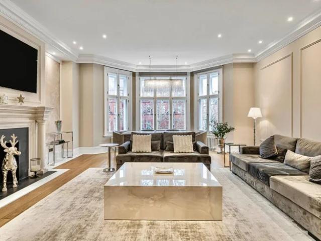 Apartment at Pont Street, Greater London