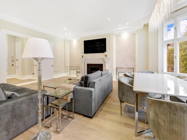 Apartment at Pont Street, Greater London