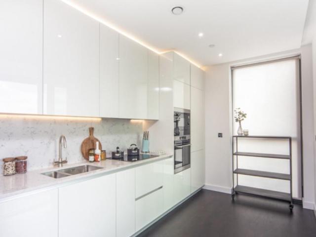 Apartment at Ponton Road, Greater London