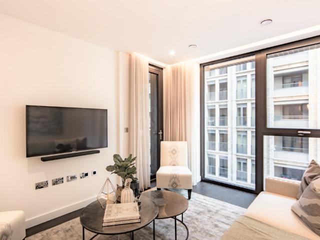 Apartment at Ponton Road, Greater London