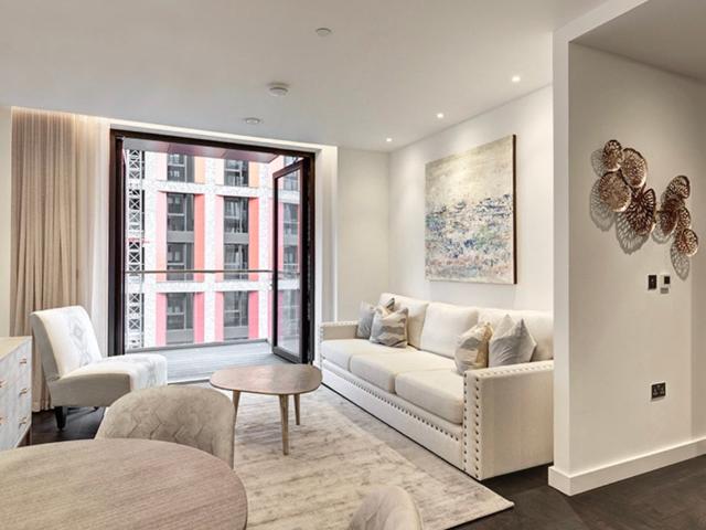 Apartment at Ponton Road, Greater London