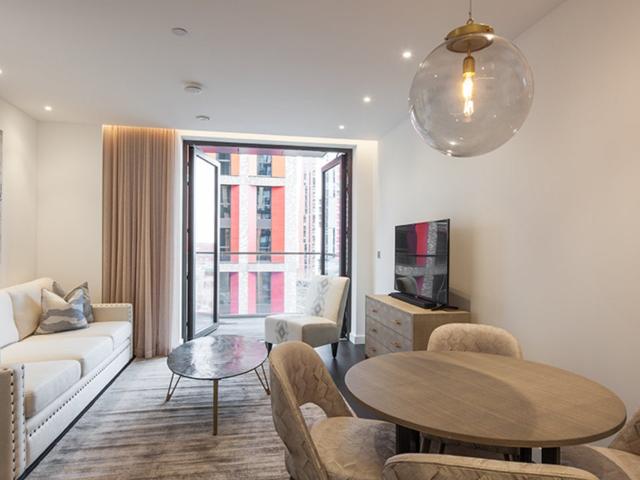 Apartment at Ponton Road, Greater London